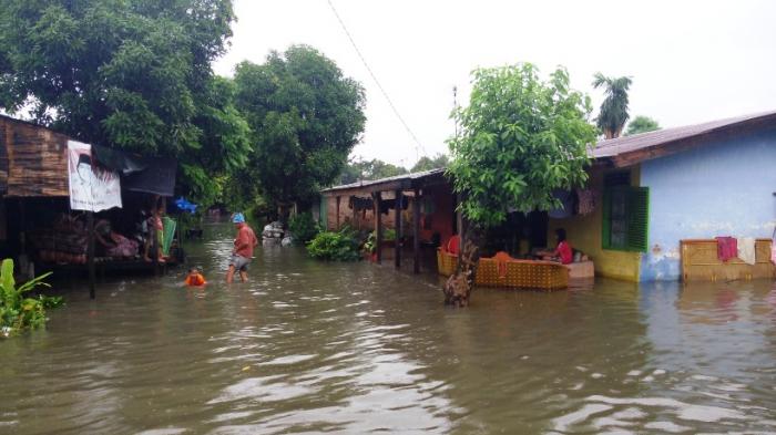 Hujan 5 Jam Lebih, Ratusan Rumah di Martubung Terendam Banjir - Tribun ...
