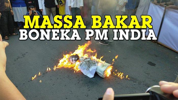 Massa Aksi #BelaIslamIndia Bakar Boneka PM India Narendra Modi - Tribun ...