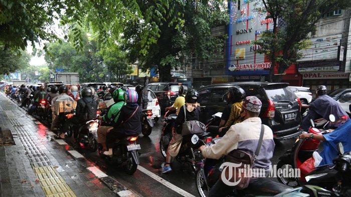 BERITA FOTO Penampakan Kemacetan Kendaraan di Medan, Padahal Belum ...