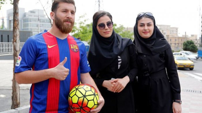 Repotnya, Lionel Messi asal Iran Ini Kerap Dikejar Penggemar - Tribun ...