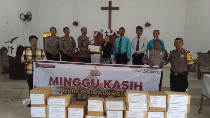 Wakapolres Simalungun Bantu Kaum Lemah Lewat Minggu Kasih di Gereja HKBP Rogate Bangun - Tribun ...