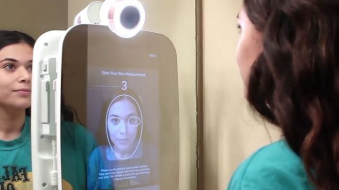 Dikritik Kaca, Ini The HiMirror, Cermin Pintar yang "Kritik" Wajah ...