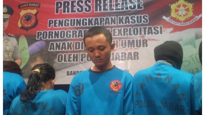 Menilik Sosok Pembuat Video Mesum Bocah dengan Wanita Dewasa - Tribun ...