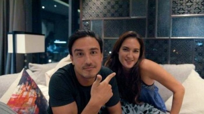 Dibalik Pesan Nadine 'Kau Tangkap Kelip Itu', Menyasar Pernikahan Raisa ...