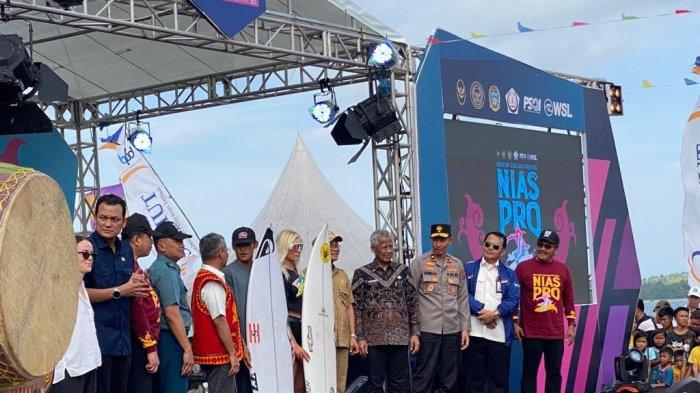 Buka Nias Pro Kejuaraan Selancar Dunia, Wakapolda Sumut: Kita Jaga ...