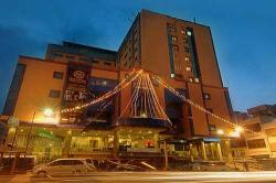 Tahan Gaji, Pesangon, Ijazah, Novotel Soechi Didemo - Tribun-medan.com