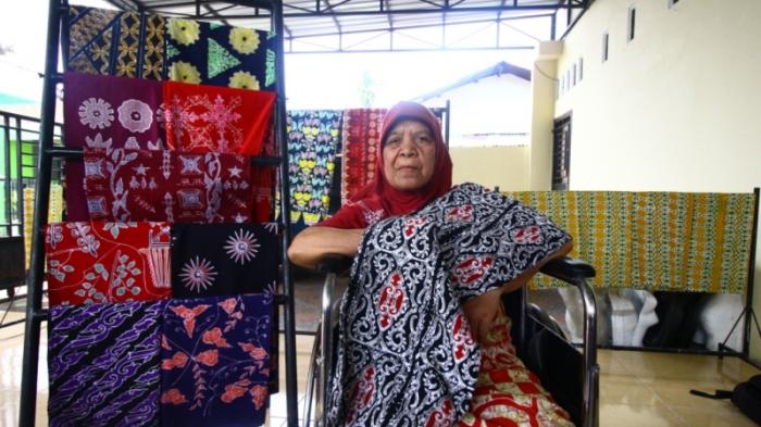 Inspirasi: Nenek Ini Sukses Kembangkan Batik Opung Khas Medan - Tribun ...