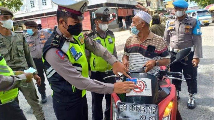 OPERASI Zebra 2021, Polres Sibolga Lakukan Imbauan dan Penempelan Stiker 'Ayo Pakai Helm ...