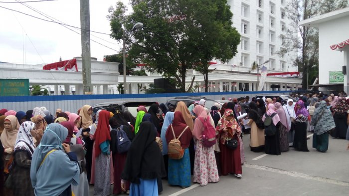 Seribuan Massa Ormas Islam Hari Ini Akan Kepung Kantor DPRD - Tribun ...