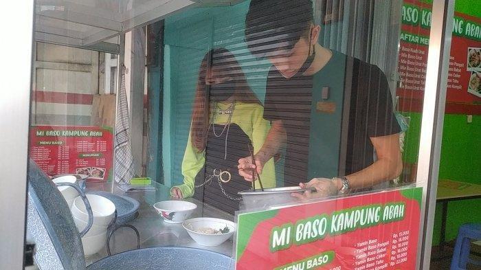 Pedagang Bakso Ini Mendadak Viral Gegara Disebut Mirip Aktor Korea ...