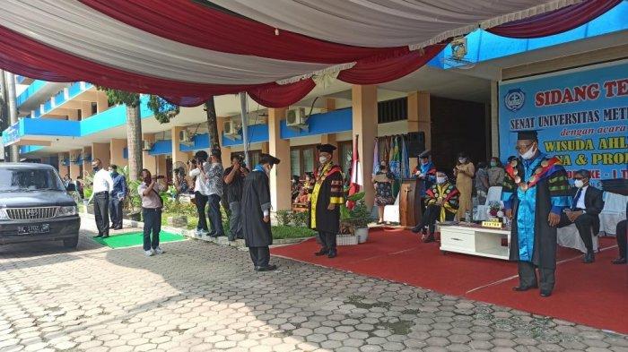 Universitas Methodist Medan Lantik Ratusan Wisudawan Secara Drive Thru ...