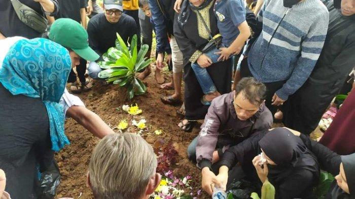 TERNYATA Ardiansyah Baru 2 Bulan Bekerja, Pramugara KA Turangga Tewas ... TERNYATA Ardiansyah Baru 2 Bulan Bekerja, Pramugara KA Turangga Tewas ...
