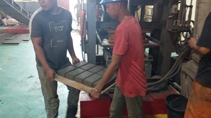 Limbah dari PLTU Pangkalan Susu Disulap Jadi Batako dengan Standar SNI - Tribun-medan.com