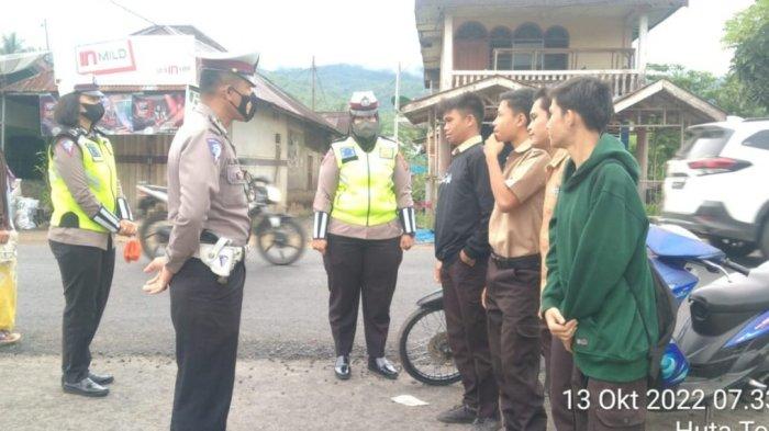Satlantas Polres Tapsel Beri Efek Jera ke Pengendara yang Masih Pelajar - Tribun-medan.com
