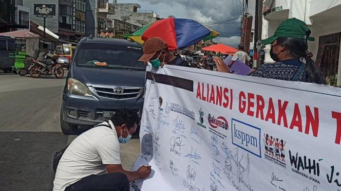 Seruan Tutup TPL Berkumandang di Toba, Sejumlah Aliansi Kumpulkan Tanda ...