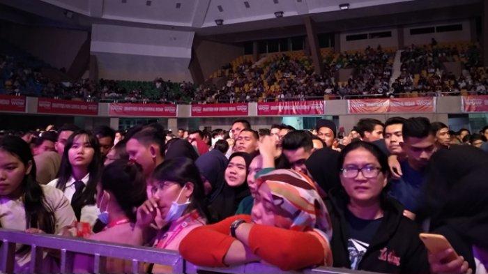Ribuan Warga Medan Tunggu Penampilan Armada di Pardede Hall - Tribun ...