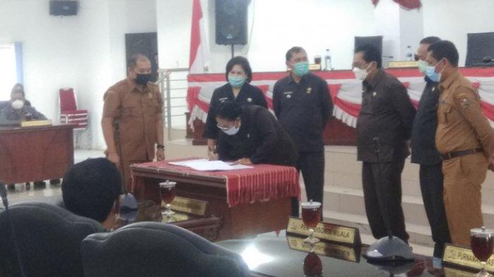 Cory-Theo Disambut Tepuk Tangan di Paripurna DPRD Karo, Besok Pengajuan ... Cory-Theo Disambut Tepuk Tangan di Paripurna DPRD Karo, Besok Pengajuan ...
