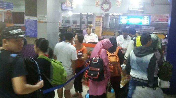 Natal dan Tahun Baru, Harga Tiket Kereta Api Melonjak Tinggi - Tribun ...