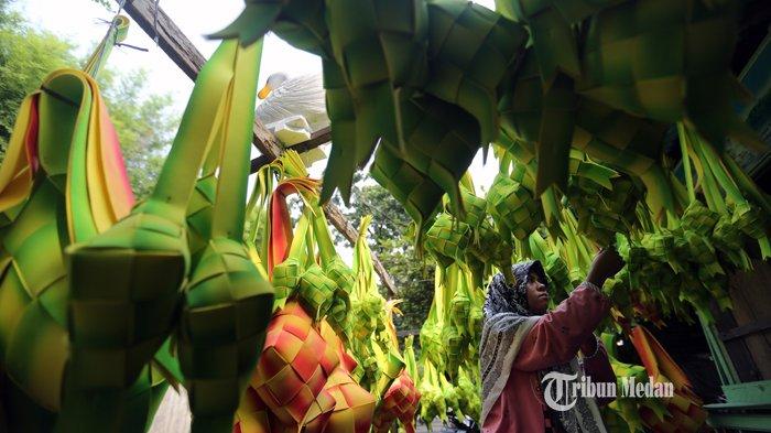 FOTO-FOTO Hari Raya Sebentar Lagi, Penjualan Pernak-pernik Nuansa ...