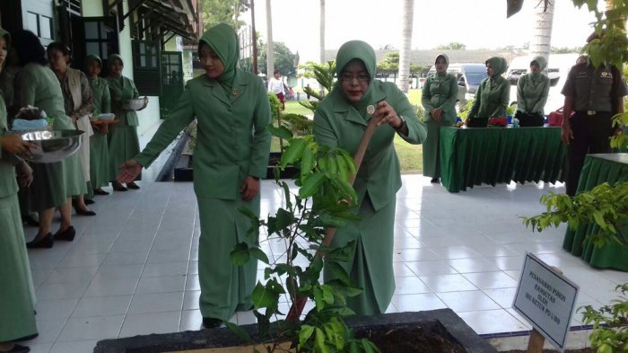 Ketua Persit KCK PD I/BB Letakkan Batu Pertama Pembanguan TK Kartika - Tribun-medan.com