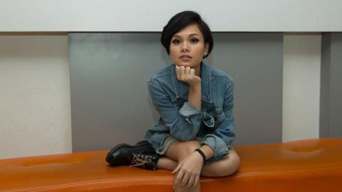 Penyanyi Cantik Chevrina Anayang Mengaku Pernah Mengutil Mainan di Toko ...