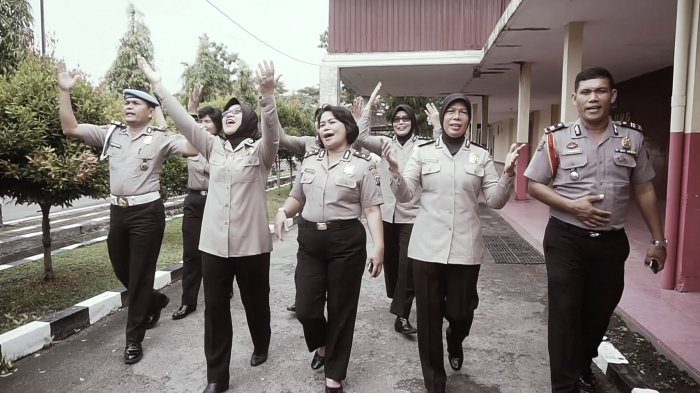 Para Perwira Polda Sumut Bernyanyi Bak Penyanyi Profesional, Kombes ...