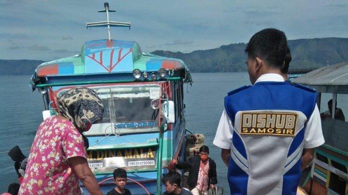Banyak Penumpang Kapal Merasa Terjebak Setelah Tiba di Samosir ...