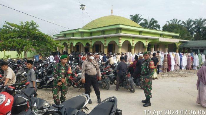 Ops Ketupat Toba 2024 Personel Polres Labuhanbatu Pengamanan Sholat Idul Fitri 1445 H - Tribun ...
