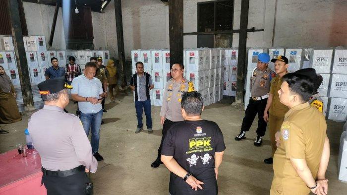 Polresta Deli Serdang Patroli Mobile dan Monitoring Pendistribusian Logistik Pemilu di masa ...