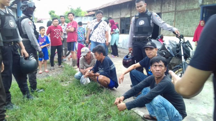 Gerebek Kampung Narkoba di Gang Keluarga, Polisi Amankan Empat Orang - Tribun-medan.com