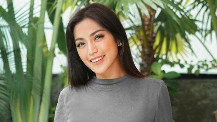 INILAH Identitas Laki-laki Macho yang Digandeng Jessica Iskandar di ...