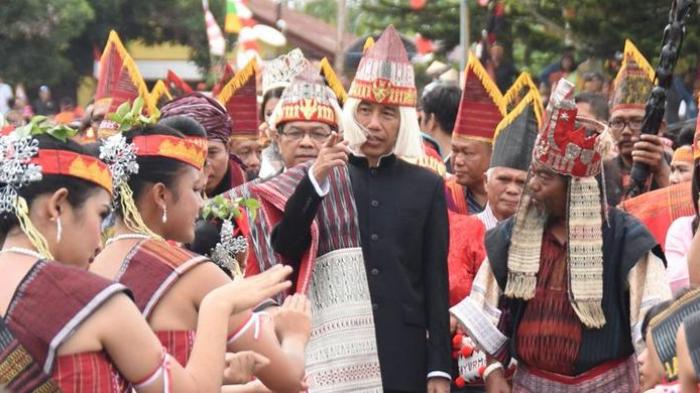 MENGENAL Pakaian Adat Suku Batak, Ada yang Terbuat dari Benang Merah ...