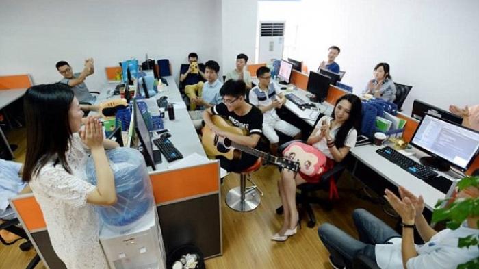 Ini Enaknya Jadi Programmer Ditemani Cewek Cantik - Tribun-medan.com