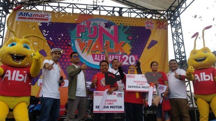 Fun Walk Alfamart Hadirkan Raffi Ahmad Berlangsung Meriah - Tribun ...