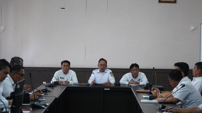 SEKDA Jalan Berutu Pimpin Rapat Monitoring dan Evaluasi Atas Capaian Target PAD Bersama Pimpinan ...