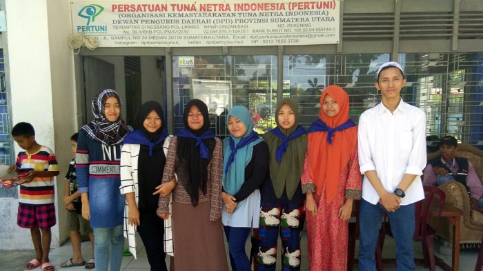 Sungguh Mulia! Para Pemuda Ini Memilih Jadi Relawan Pendamping Tuna Netra - Tribun-medan.com