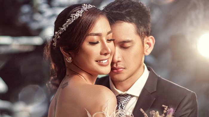 Menilik Potret Prewedding Rezky Aditya dan Patricia Razer yang Terlihat ...