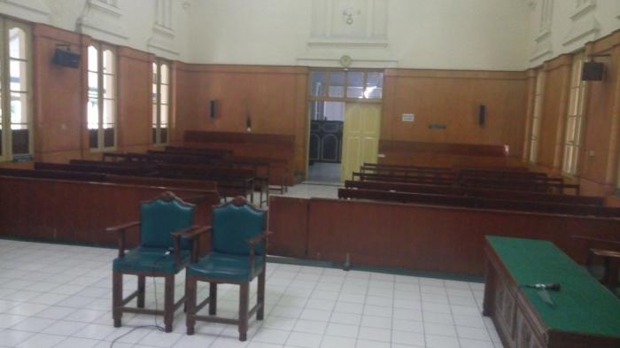 PARADE FOTO: Ruang Sidang Pengadilan Negeri Ini Sepi hingga Siang Hari ...