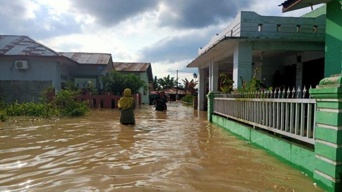 Sungai Bahilang dan Padang Meluap, Ratusan Rumah di Tebingtinggi Terendam, Warga Mulai Mengungsi ...
