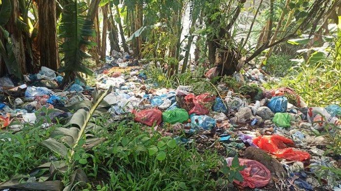 Sampah Berbau Busuk Menumpuk di Bantaran Sungai Tembung, Warga Berharap ...