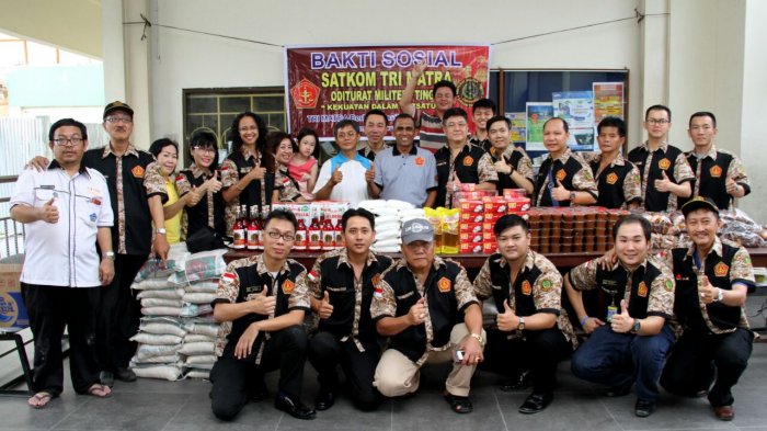 Jelang Imlek, Satkom Tri Matra Bagi-bagi Sembako di Perguruan ...