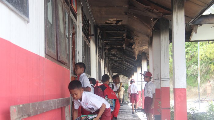 Sekolah Terbakar, Siswa Sibuk Lakukan Ini - Tribun-medan.com