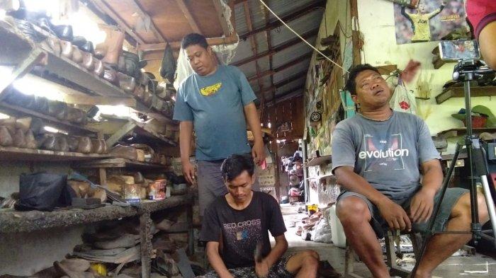 Sempat Berjaya, Kini Sepatu Bunut Asahan Sepi Peminat - Tribun-medan.com