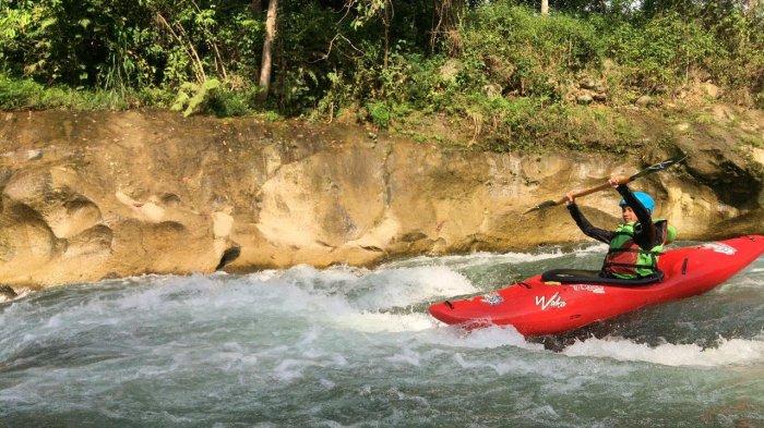 Nikmati Sensasi Memacu Adrenalin dengan Bermain Kayak di Sungai Bingai ...
