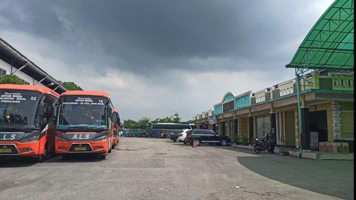 Dampak Pandemi Covid-19, Stasiun Bus di Medan Terpantau Sepi - Tribun ...