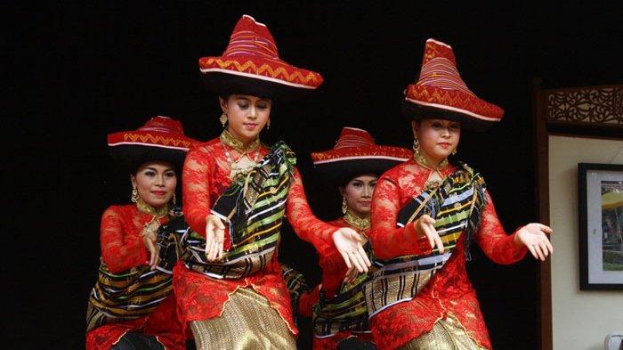 TRIBUN-MEDAN-WIKI: Tari Piso Surit Simbol Penyambut Tamu Kehormatan ...