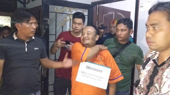 Ribuan Warga Saksikan Rekonstruksi Pembunuhan Keluarga Muhajir - Tribun-medan.com