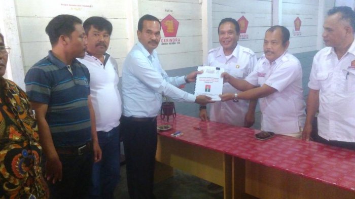 Tokoh Masyarakat Temani Dr Eddy Berutu Kembalikan Formulir - Tribun-medan.com