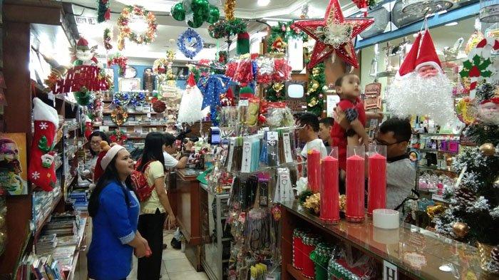 TRIBUN-MEDAN-WIKI: Toko Pernak-pernik Natal Terbesar di Plaza Medan ...