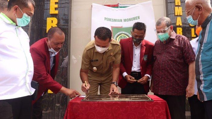 Tugu Monumen UISU Diresmikan Drs. H. Musa Rajekshah, M.Hum - Tribun ...